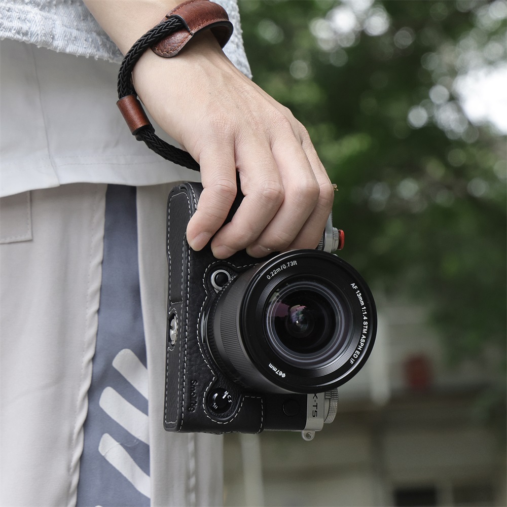 FUJIFILM X-T5 Half Case & Strap | Grip & Style | SmallRig